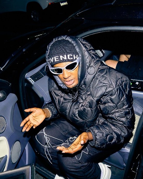 O trapper Derek assina contrato com a Universal Music Brasil